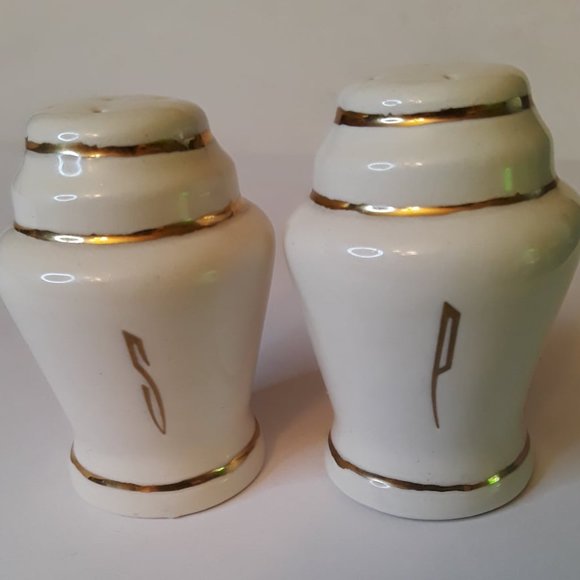 UNBRANDED | Dining | Vintage Ceramic Gold Salt Pepper Shakers Very Rare ...